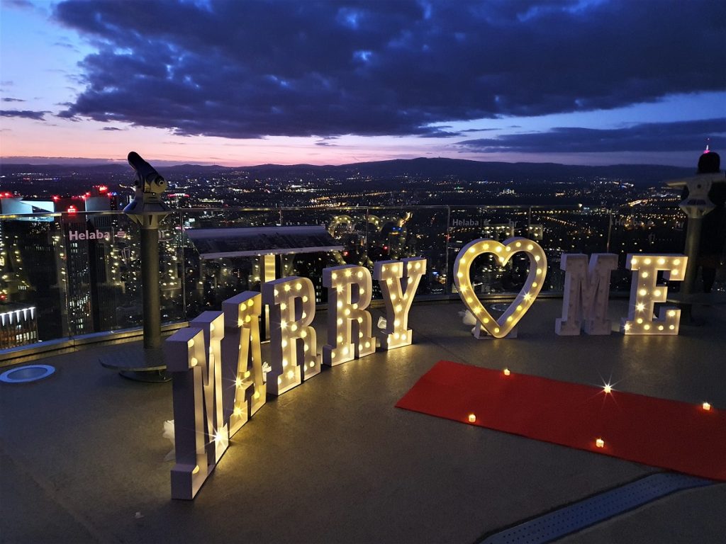 Main Tower mit Aussichtsplattform in Frankfurt - VerTRAVELt